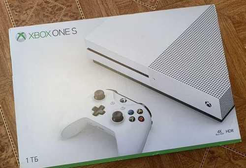 Xbox One S 1 tb в отличном состоянии