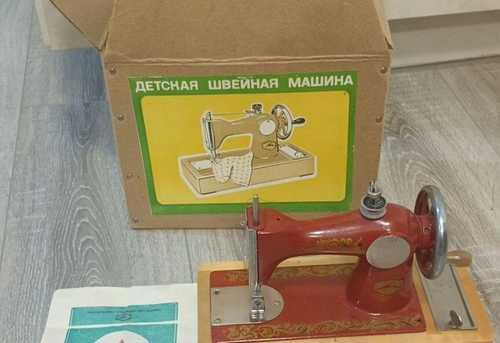 Детская швейная машинка СССР