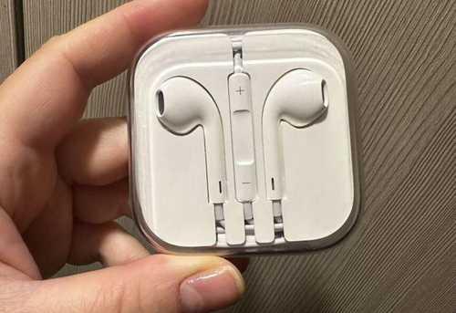 Наушники Apple EarPods с разъёмом Lightning