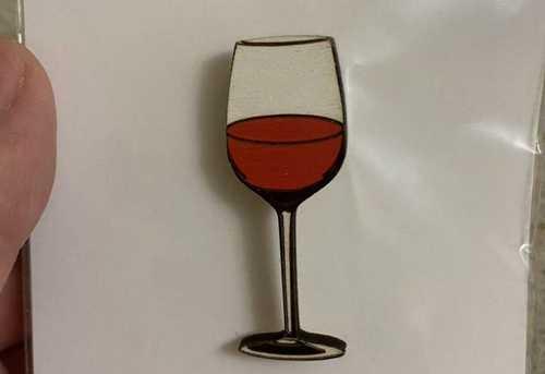 Значок деревянный Бокал вина