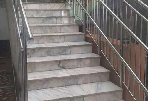 Перила лестницы для школы