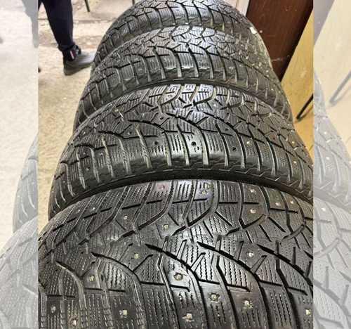 Bridgestone Blizzak Spike-02 235/55 R17