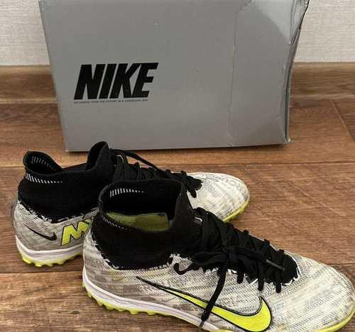Футбольные бутсы сороконожки Nike