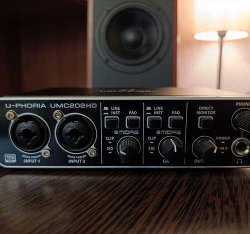 Звуковая карта Behringer UMC202HD