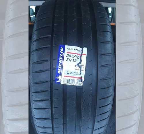 Michelin Pilot Sport 4 245/40 R19 98Y