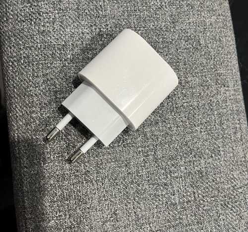 Зарядное устройство /Блок питания USB-C 18W