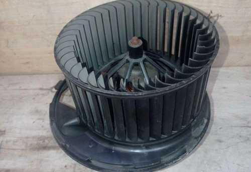 Мотор вентилятора отопителя Volkswagen Passat B7