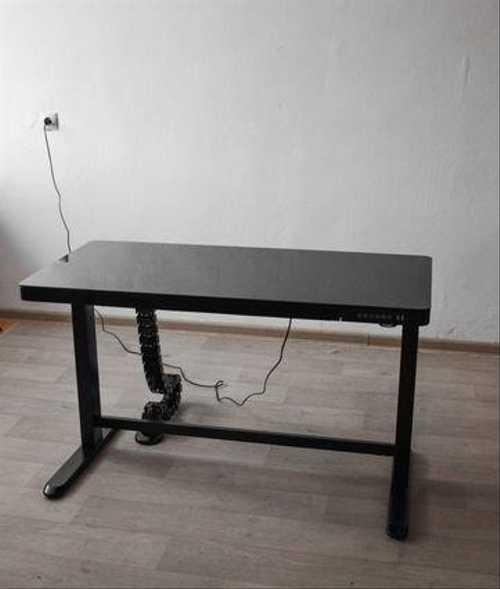 Компьютерный стол с подъемным механизмом