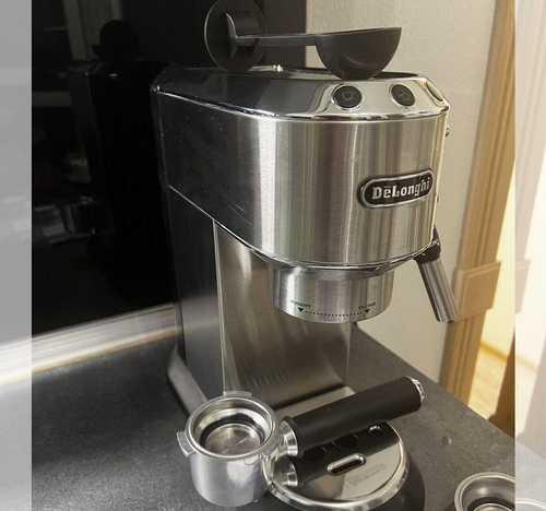 Кофеварка рожковая Delonghi EC685