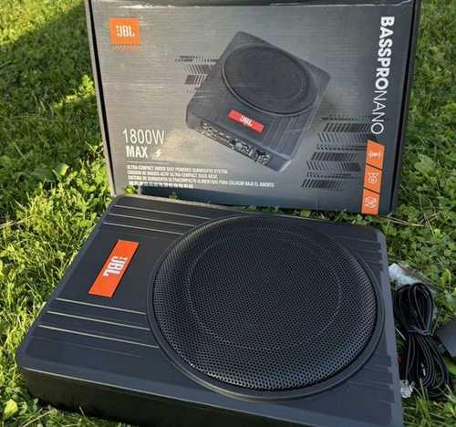 Активный сабвуфер под сиденье JBL 1800 w