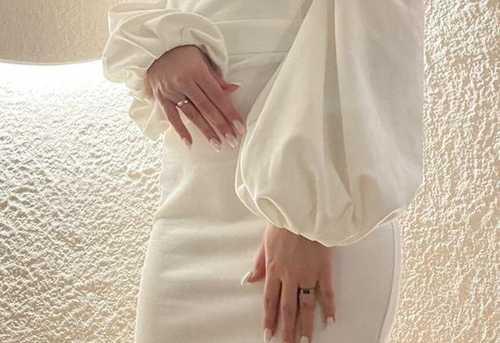 Платье белое длины миди
