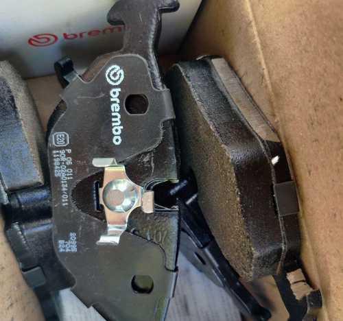 Тормозные колодки brembo P06011 Задние, комплект