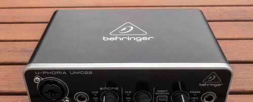 Звуковая карта behringer umc22