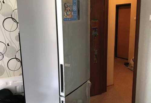 Холодильник новый Indesit ITR 5200s