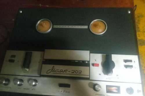 Катушечный магнитофон Маяк 202