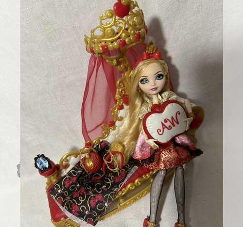 Кровать для куклы Apple White Ever After High