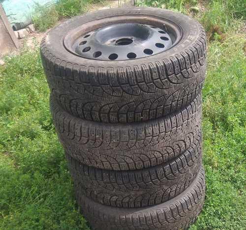 Pirelli Carrier Winter 20.5/55 R16