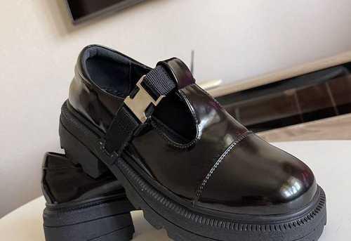 Туфли для девочки чёрные лаковые