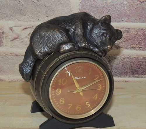 Молния Медведь на бочке советские настольные часы