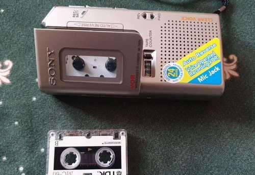 Микро кассетный диктофон винтаж Sony M-740