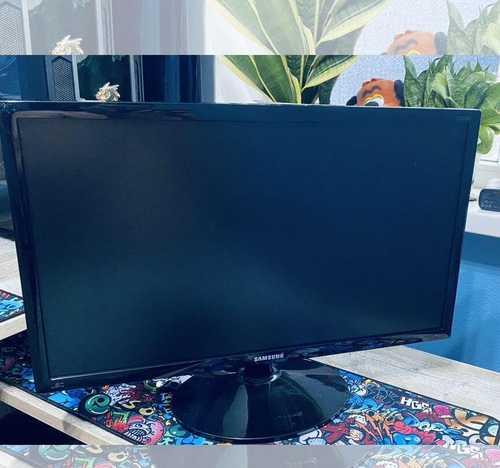 Монитор Samsung 24" S24D300H