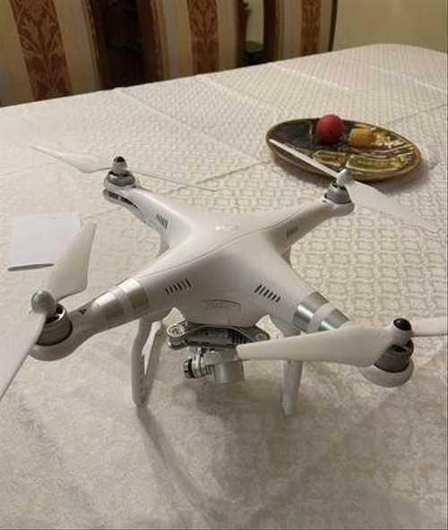 Квадрокоптер DJI Phantom 3