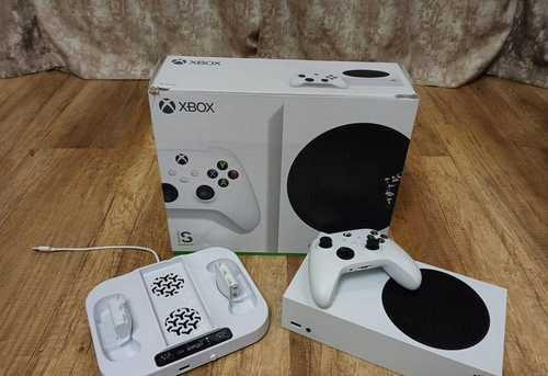 Xbox Series S + Док-станции и два аккумулятора