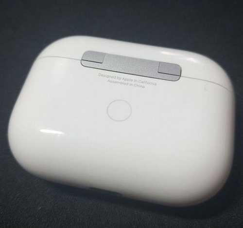 Apple airpods with wiress changing case