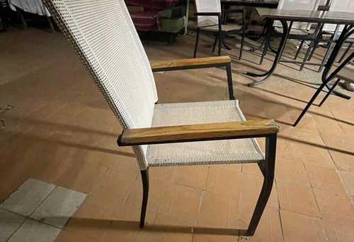 Плетеные стулья и столы