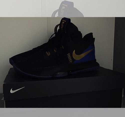 Nike lebron witness 5