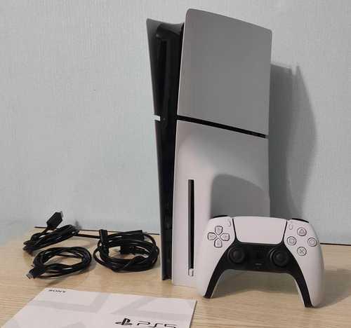 Sony playstation Slim 1 tb в отличном состоянии