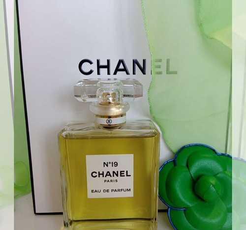 Chanel N 19 EAU DE perfum