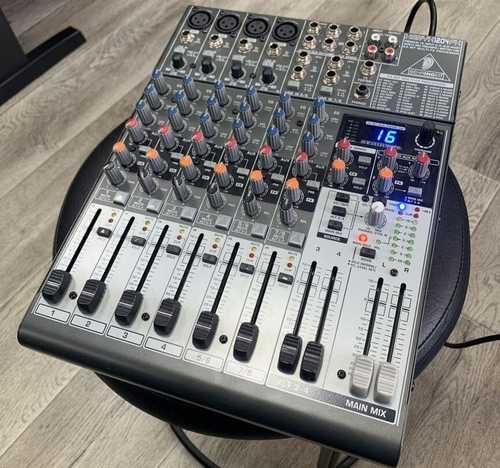 Микшерный пульт Behringer xenyx 1204fx