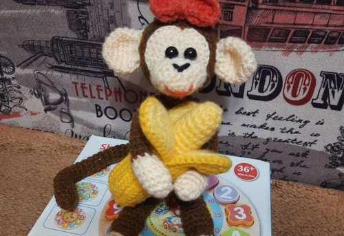 Игрушка обезьянка с бананом ручная работа