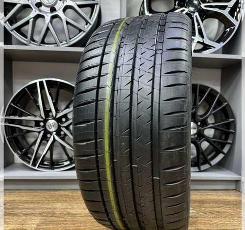 Michelin Pilot Sport 4 S 235/40 R19 96Y