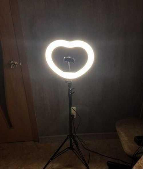 Кольцевая лампа 32 см в виде сердца