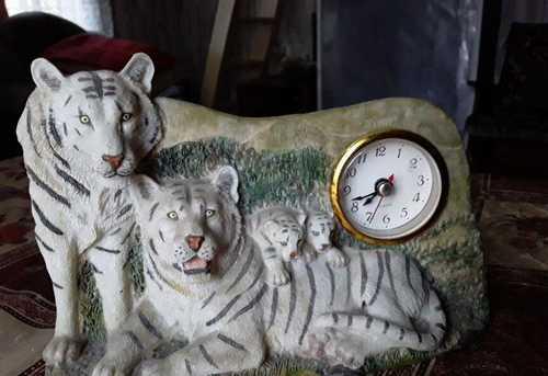 Статуэтка-часы Белые тигры