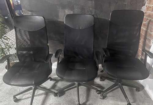 Офисные кресла черные