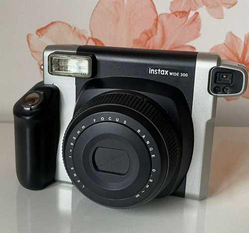 Фотоаппарат моментальной печати instax