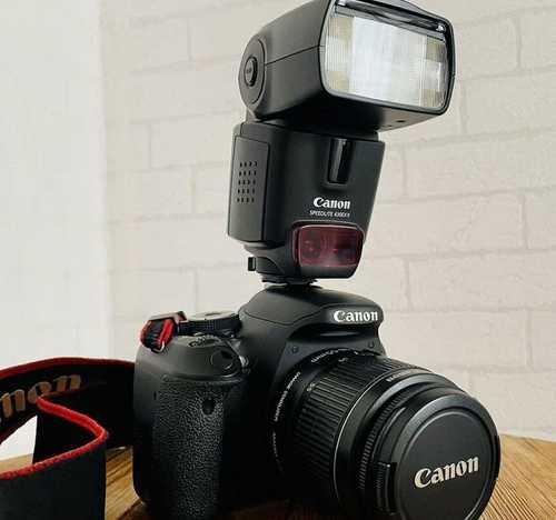 Комплект Фотоаппарат Canon EOS 600D вспышка Canon