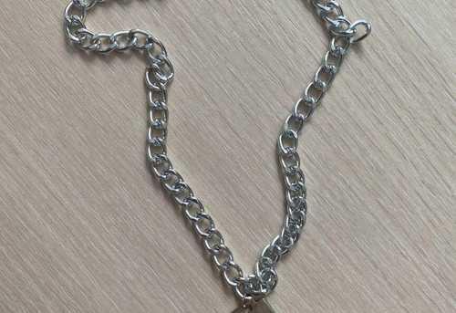 Ожерелье с подвеской в форме лезвия