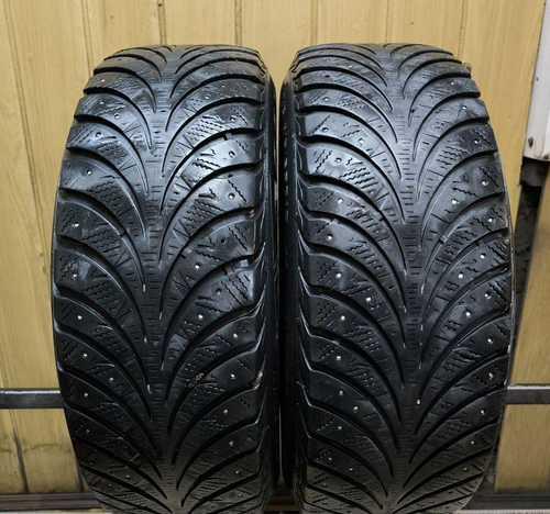 Goodyear UltraGrip Extreme 215/65 R16 98T