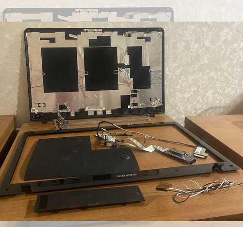 Ноутбук Samsung NP350E7C по запчастям