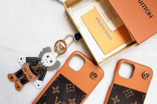 Чехол на iPhone 11 и брелок Louis Vuitton (комплек