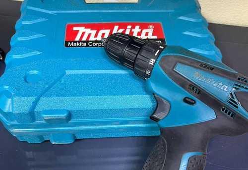 Шуруповерт Makita DF330DWE