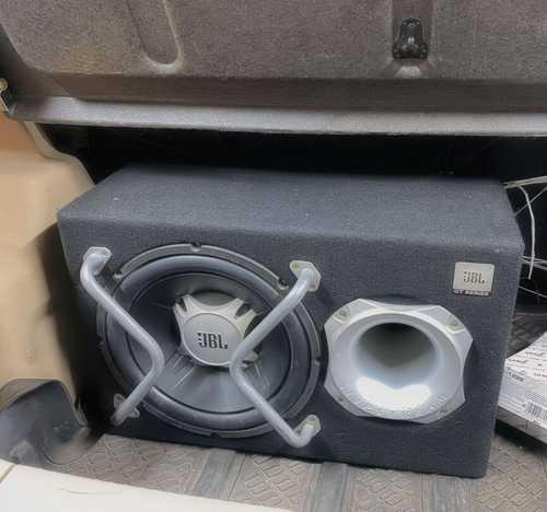 Сабвуфер jbl