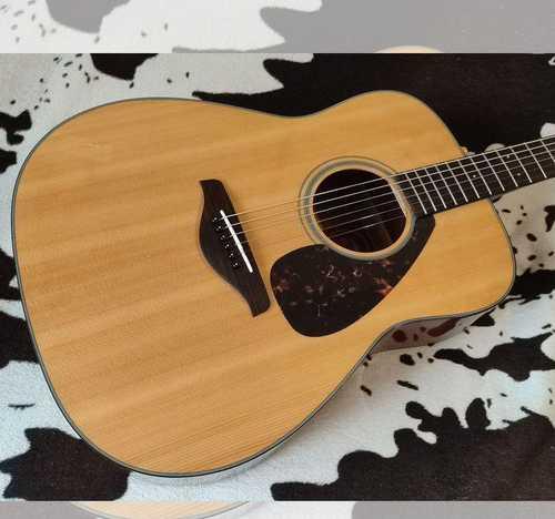 Электрокустическая гитара Yamaha FG-700S