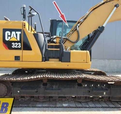 Стекло правое возле стрелы Caterpillar