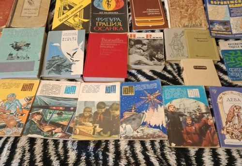 Книги разных лет и тематики