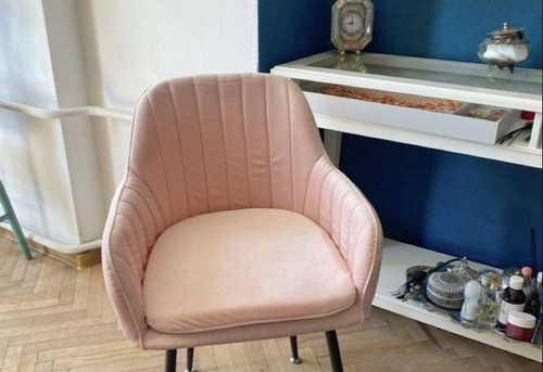Кресло велюр розовое